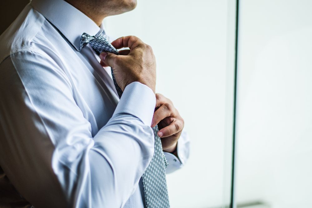 Essential Guide on How to Tie a Tie - Styles & Tips
